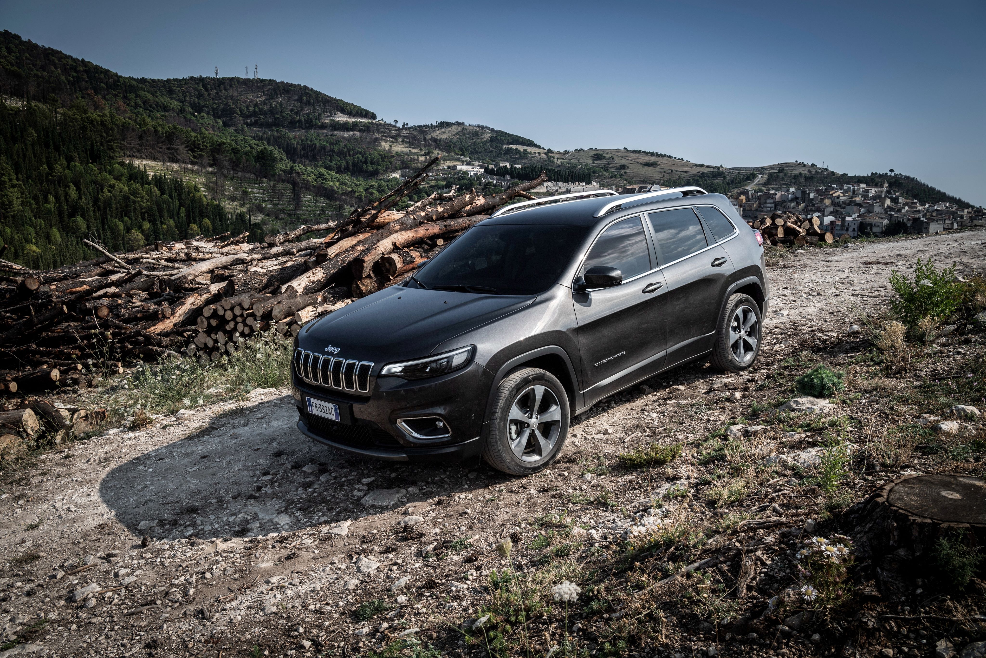 Jeep Cherokee: scheda tecnica, versioni e foto